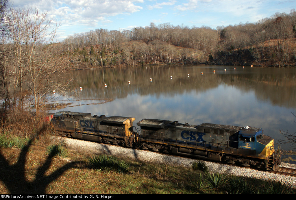 663 - CSXT 10 showing a little wear on a sunny late autumn afternoon eastbound